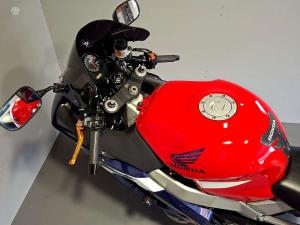 Красный Хонда Cbr 2000 в Расейняй, объемом двигателя 0.93 л и пробегом 48 тыс. км за 3250 €, фото 28 на AUTOMOTO.COM.LV
