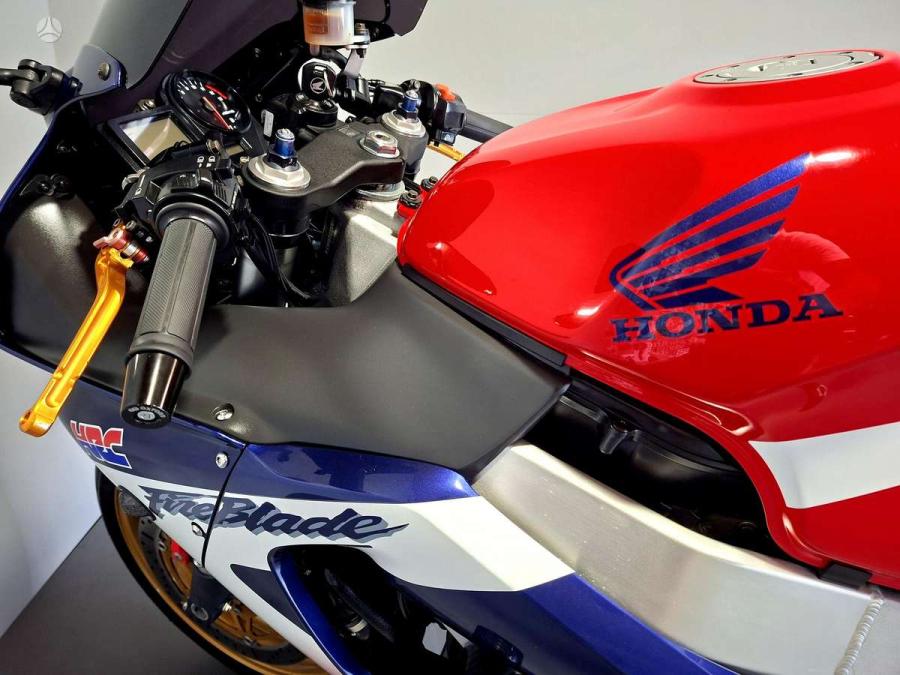 Красный Хонда Cbr 2000 в Расейняй, объемом двигателя 0.93 л и пробегом 48 тыс. км за 3250 €, фото 29 на AUTOMOTO.COM.LV