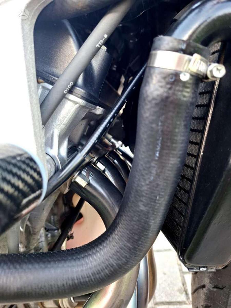Красный Хонда Cbr 2000 в Расейняй, объемом двигателя 0.93 л и пробегом 48 тыс. км за 3250 €, фото 34 на AUTOMOTO.COM.LV