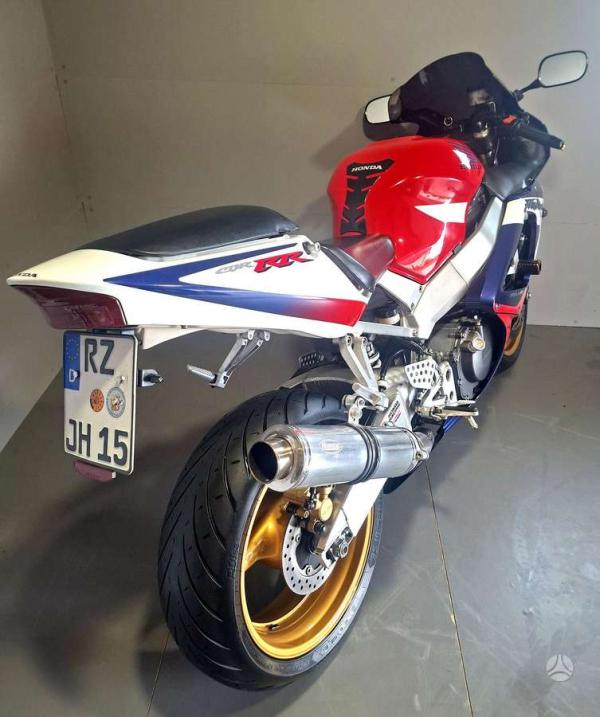 Red Honda Cbr 2000 in Raseiniai, with an engine capacity of 0.93 L and mileage of 48 thousand km for 3250 €, photo 3 on AUTOMOTO.COM.LV