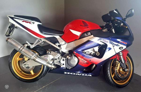 Red Honda Cbr 2000 in Raseiniai, with an engine capacity of 0.93 L and mileage of 48 thousand km for 3250 €, photo 6 on AUTOMOTO.COM.LV