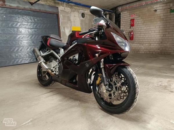 Red Honda Cbr 2001 in Vilnius, with an engine capacity of 0.93 L and mileage of 35 thousand km for 3500 €, photo 1 on AUTOMOTO.COM.LV