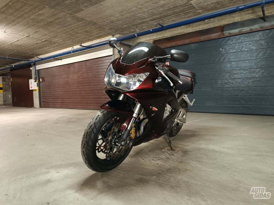 Sarkans Honda Cbr 2001 Viļņa, ar dzinēja tilpumu 0.93 L un nobraukumu 35 tūkst. km par 3500 €, foto 3 vietnē AUTOMOTO.COM.LV
