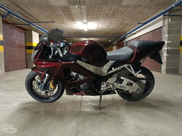 Red Honda Cbr 2001 in Vilnius, with an engine capacity of 0.93 L and mileage of 35 thousand km for 3500 €, photo 3 on AUTOMOTO.COM.LV