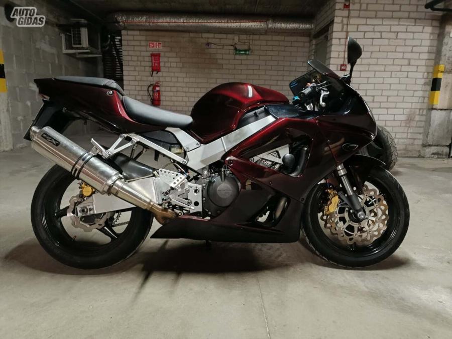 Sarkans Honda Cbr 2001 Viļņa, ar dzinēja tilpumu 0.93 L un nobraukumu 35 tūkst. km par 3500 €, foto 7 vietnē AUTOMOTO.COM.LV