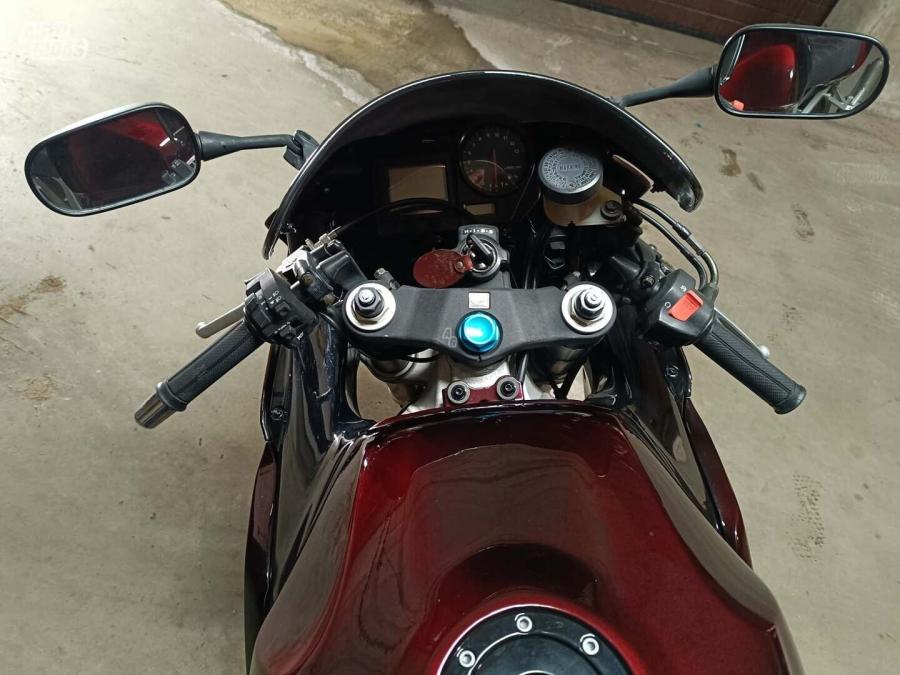 Sarkans Honda Cbr 2001 Viļņa, ar dzinēja tilpumu 0.93 L un nobraukumu 35 tūkst. km par 3500 €, foto 8 vietnē AUTOMOTO.COM.LV