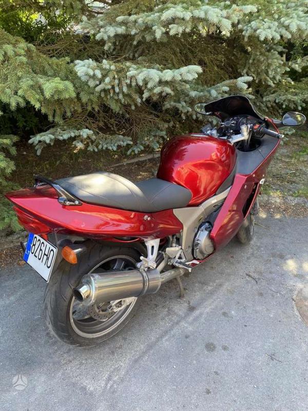 Sarkans Honda Cbr 2001 Palanga, ar dzinēja tilpumu 1.10 L un nobraukumu 80 tūkst. km par 2550 €, foto 4 vietnē AUTOMOTO.COM.LV
