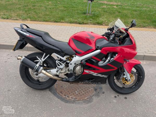 Red Honda Cbr 2001 in Moletai, with an engine capacity of 0.60 L and mileage of 20 thousand km for 2000 €, photo 1 on AUTOMOTO.COM.LV