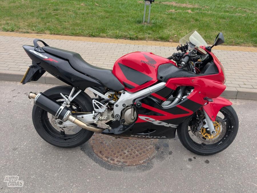 Sarkans Honda Cbr 2001 Molėtai, ar dzinēja tilpumu 0.60 L un nobraukumu 20 tūkst. km par 2000 €, foto 1 vietnē AUTOMOTO.COM.LV