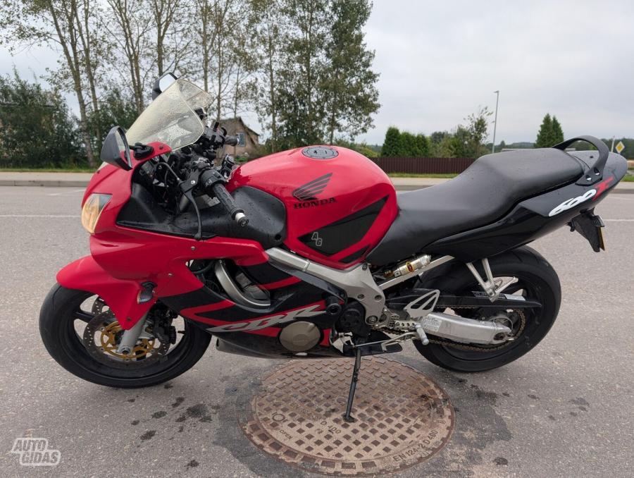 Sarkans Honda Cbr 2001 Molėtai, ar dzinēja tilpumu 0.60 L un nobraukumu 20 tūkst. km par 2000 €, foto 3 vietnē AUTOMOTO.COM.LV