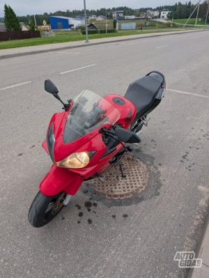 Sarkans Honda Cbr 2001 Molėtai, ar dzinēja tilpumu 0.60 L un nobraukumu 20 tūkst. km par 2000 €, foto 5 vietnē AUTOMOTO.COM.LV