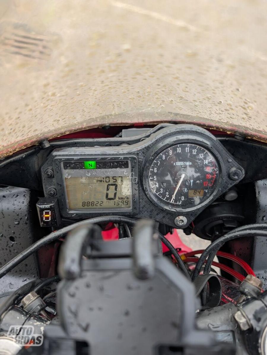 Sarkans Honda Cbr 2001 Molėtai, ar dzinēja tilpumu 0.60 L un nobraukumu 20 tūkst. km par 2000 €, foto 7 vietnē AUTOMOTO.COM.LV