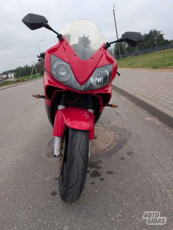 Red Honda Cbr 2001 in Moletai, with an engine capacity of 0.60 L and mileage of 20 thousand km for 2000 €, photo 7 on AUTOMOTO.COM.LV