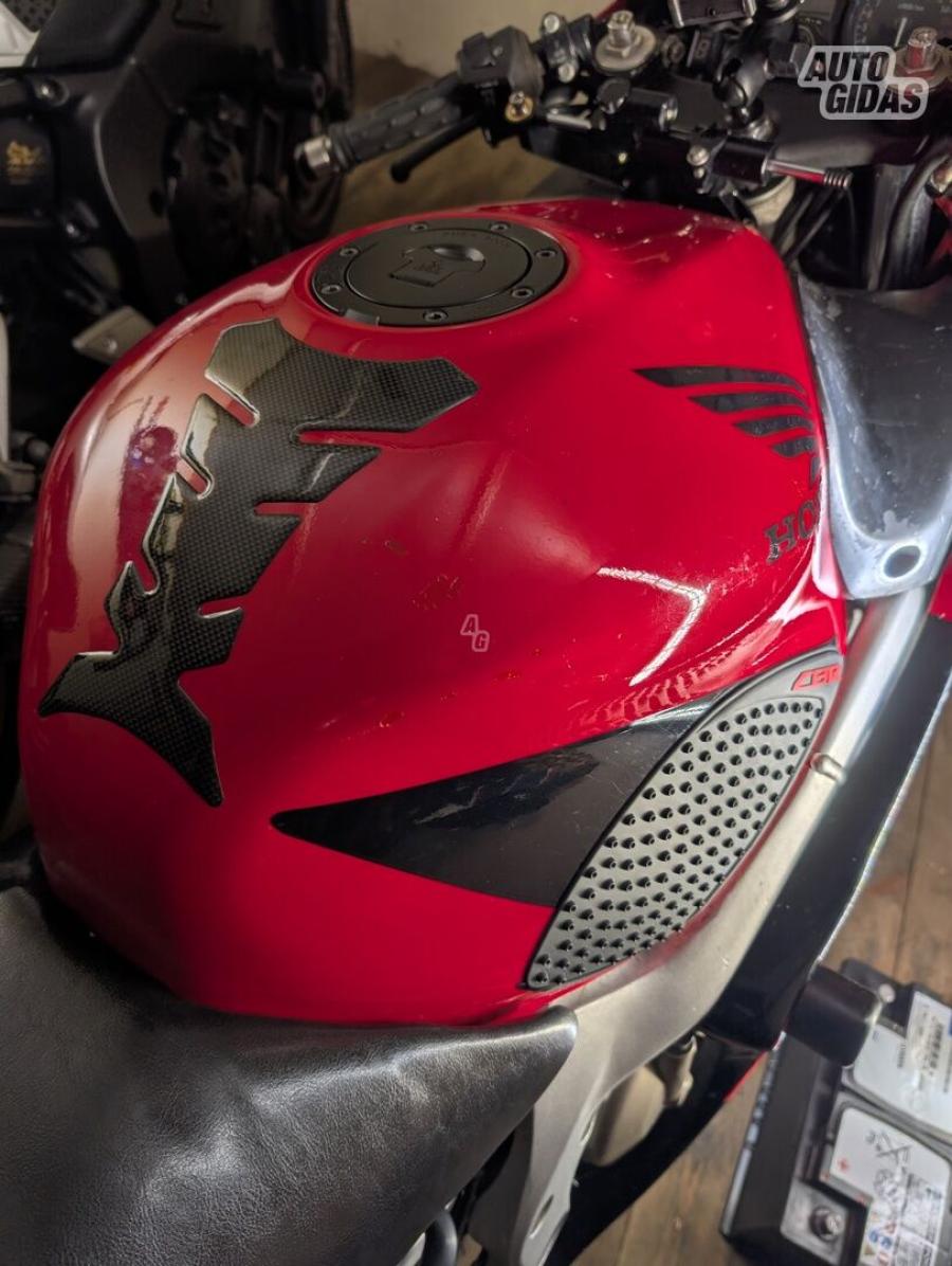 Sarkans Honda Cbr 2001 Molėtai, ar dzinēja tilpumu 0.60 L un nobraukumu 20 tūkst. km par 2000 €, foto 18 vietnē AUTOMOTO.COM.LV