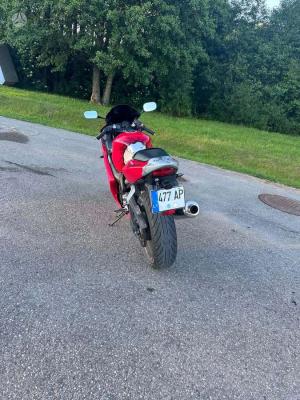 Red Honda Cbr 2001 in Vilkaviskis, with an engine capacity of 0.60 L and mileage of 39 thousand km for 2350 €, photo 4 on AUTOMOTO.COM.LV