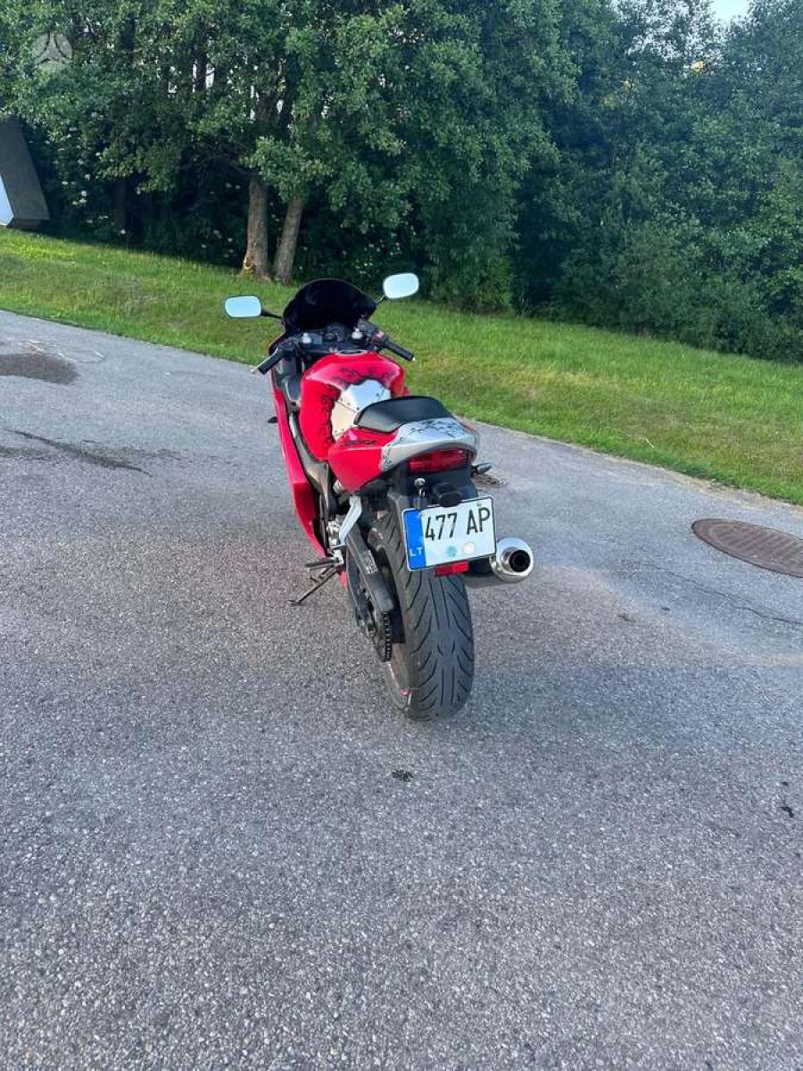 Red Honda Cbr 2001 in Vilkaviskis, with an engine capacity of 0.60 L and mileage of 39 thousand km for 2350 €, photo 4 on AUTOMOTO.COM.LV