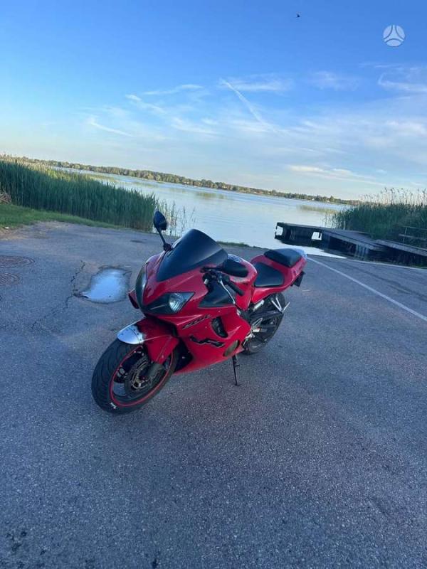 Red Honda Cbr 2001 in Vilkaviskis, with an engine capacity of 0.60 L and mileage of 39 thousand km for 2350 €, photo 1 on AUTOMOTO.COM.LV