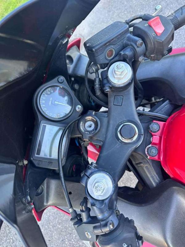 Red Honda Cbr 2001 in Vilkaviskis, with an engine capacity of 0.60 L and mileage of 39 thousand km for 2350 €, photo 4 on AUTOMOTO.COM.LV