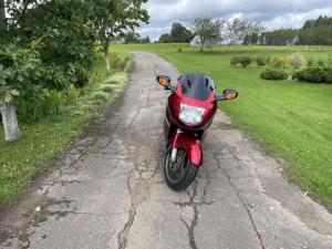 Red Honda Cbr 2001 in Skuodas, with an engine capacity of 1.10 L and mileage of 54 thousand km for 2500 €, photo 4 on AUTOMOTO.COM.LV