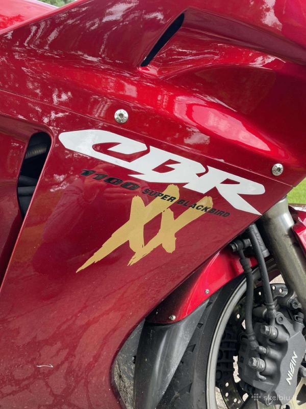 Red Honda Cbr 2001 in Skuodas, with an engine capacity of 1.10 L and mileage of 54 thousand km for 2500 €, photo 5 on AUTOMOTO.COM.LV