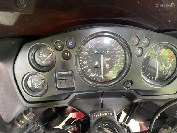 Red Honda Cbr 2001 in Skuodas, with an engine capacity of 1.10 L and mileage of 54 thousand km for 2500 €, photo 6 on AUTOMOTO.COM.LV