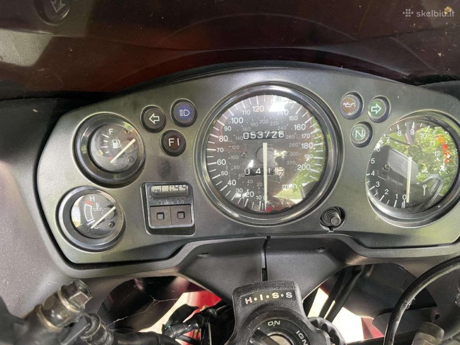 Red Honda Cbr 2001 in Skuodas, with an engine capacity of 1.10 L and mileage of 54 thousand km for 2500 €, photo 7 on AUTOMOTO.COM.LV