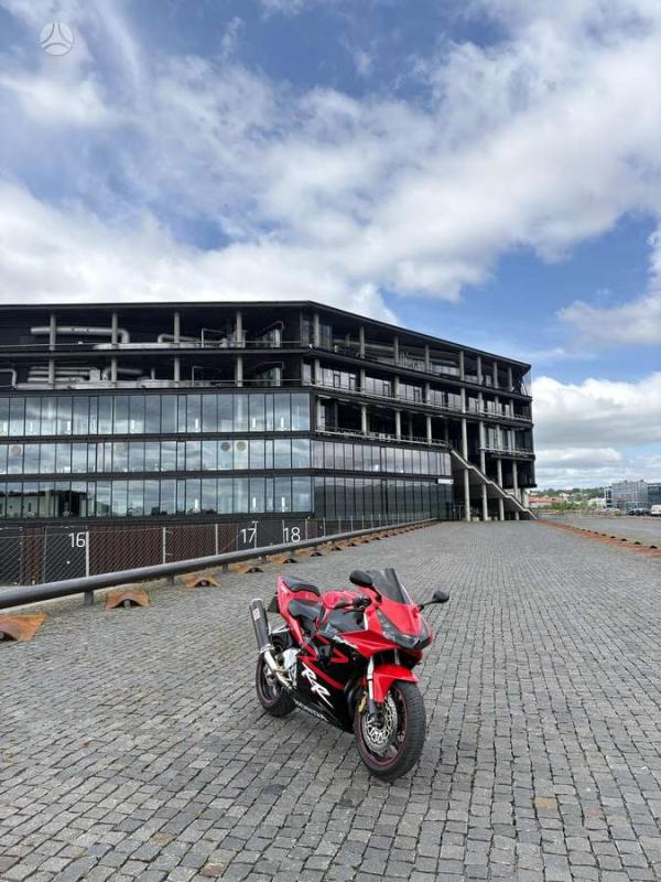 Red Honda Cbr 2002 in Kaunas, with an engine capacity of 0.95 L and mileage of 64 thousand km for 4200 €, photo 1 on AUTOMOTO.COM.LV