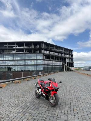 Red Honda Cbr 2002 in Kaunas, with an engine capacity of 0.95 L and mileage of 64 thousand km for 4200 €, photo  on AUTOMOTO.COM.LV