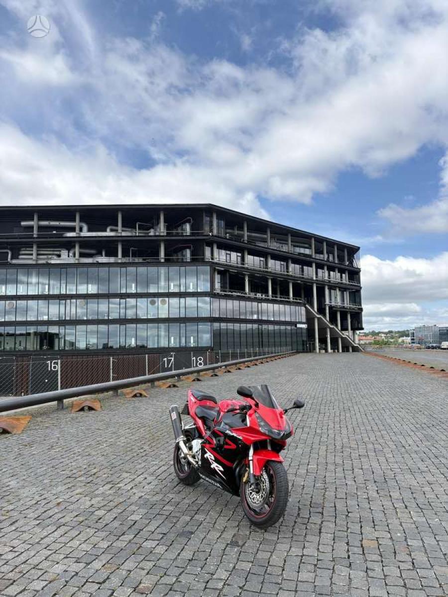 Red Honda Cbr 2002 in Kaunas, with an engine capacity of 0.95 L and mileage of 64 thousand km for 4200 €, photo 1 on AUTOMOTO.COM.LV