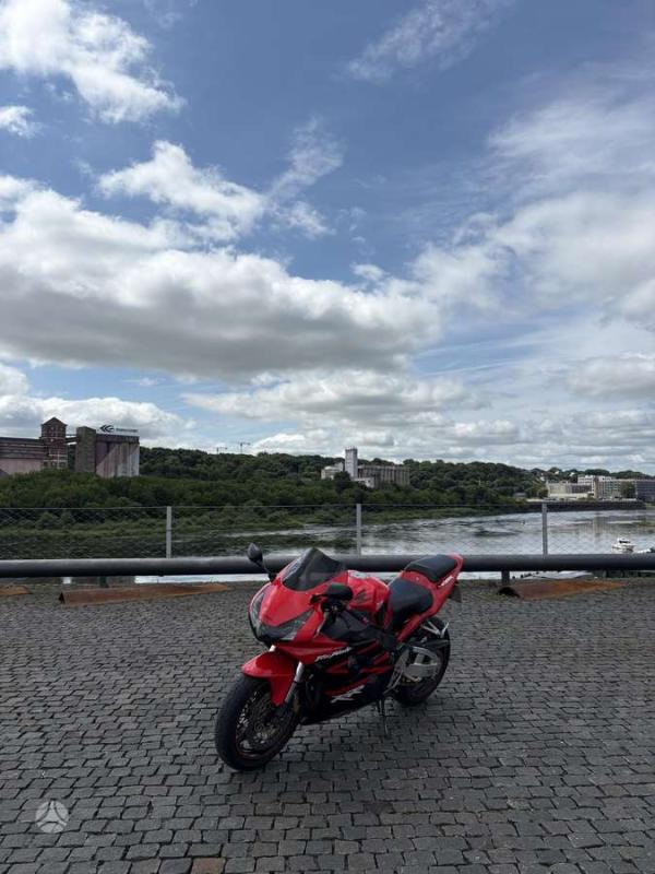 Red Honda Cbr 2002 in Kaunas, with an engine capacity of 0.95 L and mileage of 64 thousand km for 4200 €, photo 2 on AUTOMOTO.COM.LV