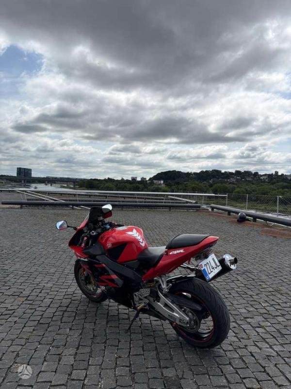 Red Honda Cbr 2002 in Kaunas, with an engine capacity of 0.95 L and mileage of 64 thousand km for 4200 €, photo 4 on AUTOMOTO.COM.LV
