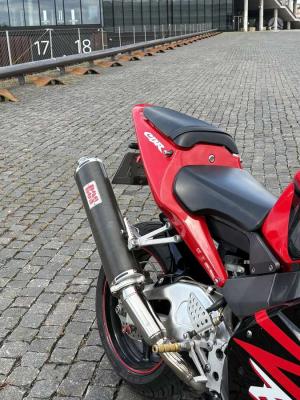 Red Honda Cbr 2002 in Kaunas, with an engine capacity of 0.95 L and mileage of 64 thousand km for 4200 €, photo 8 on AUTOMOTO.COM.LV