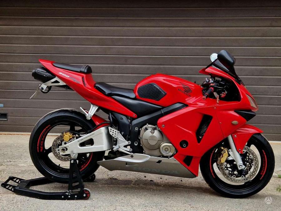 Sarkans Honda Cbr 2004 Viļņa, ar dzinēja tilpumu 0.60 L un nobraukumu 36 tūkst. km par 3650 €, foto 3 vietnē AUTOMOTO.COM.LV