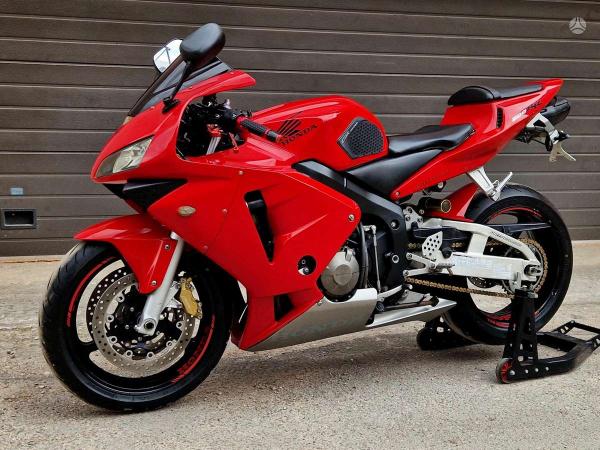 Red Honda Cbr 2004 in Vilnius, with an engine capacity of 0.60 L and mileage of 36 thousand km for 3650 €, photo 4 on AUTOMOTO.COM.LV