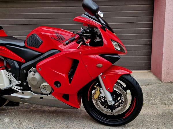 Red Honda Cbr 2004 in Vilnius, with an engine capacity of 0.60 L and mileage of 36 thousand km for 3650 €, photo 7 on AUTOMOTO.COM.LV