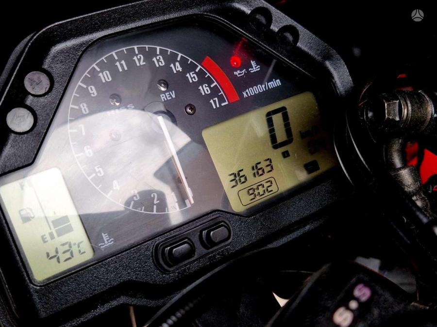 Sarkans Honda Cbr 2004 Viļņa, ar dzinēja tilpumu 0.60 L un nobraukumu 36 tūkst. km par 3650 €, foto 15 vietnē AUTOMOTO.COM.LV