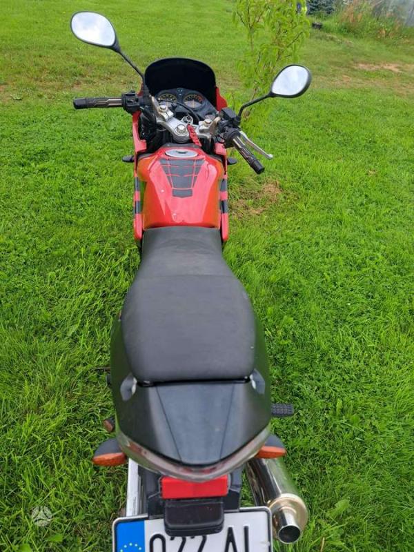 Red Honda Cbr 2004 in Klaipeda, with an engine capacity of 0.13 L and mileage of 478 thousand km for 1100 €, photo 6 on AUTOMOTO.COM.LV