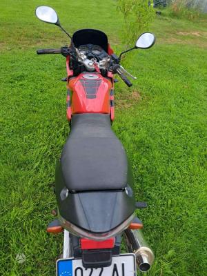 Red Honda Cbr 2004 in Klaipeda, with an engine capacity of 0.13 L and mileage of 478 thousand km for 1100 €, photo 7 on AUTOMOTO.COM.LV