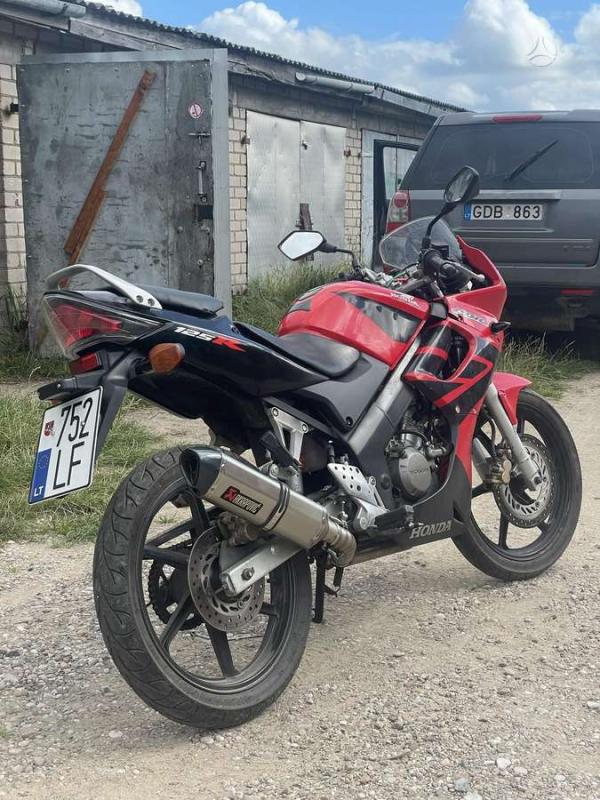 Sarkans Honda Cbr 2004 Šilutė, ar dzinēja tilpumu 0.13 L un nobraukumu 22 tūkst. km par 950 €, foto 2 vietnē AUTOMOTO.COM.LV