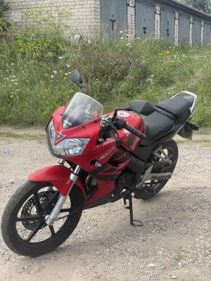 Sarkans Honda Cbr 2004 Šilutė, ar dzinēja tilpumu 0.13 L un nobraukumu 22 tūkst. km par 950 €, foto 4 vietnē AUTOMOTO.COM.LV