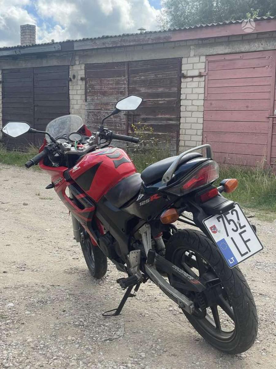 Sarkans Honda Cbr 2004 Šilutė, ar dzinēja tilpumu 0.13 L un nobraukumu 22 tūkst. km par 950 €, foto 5 vietnē AUTOMOTO.COM.LV