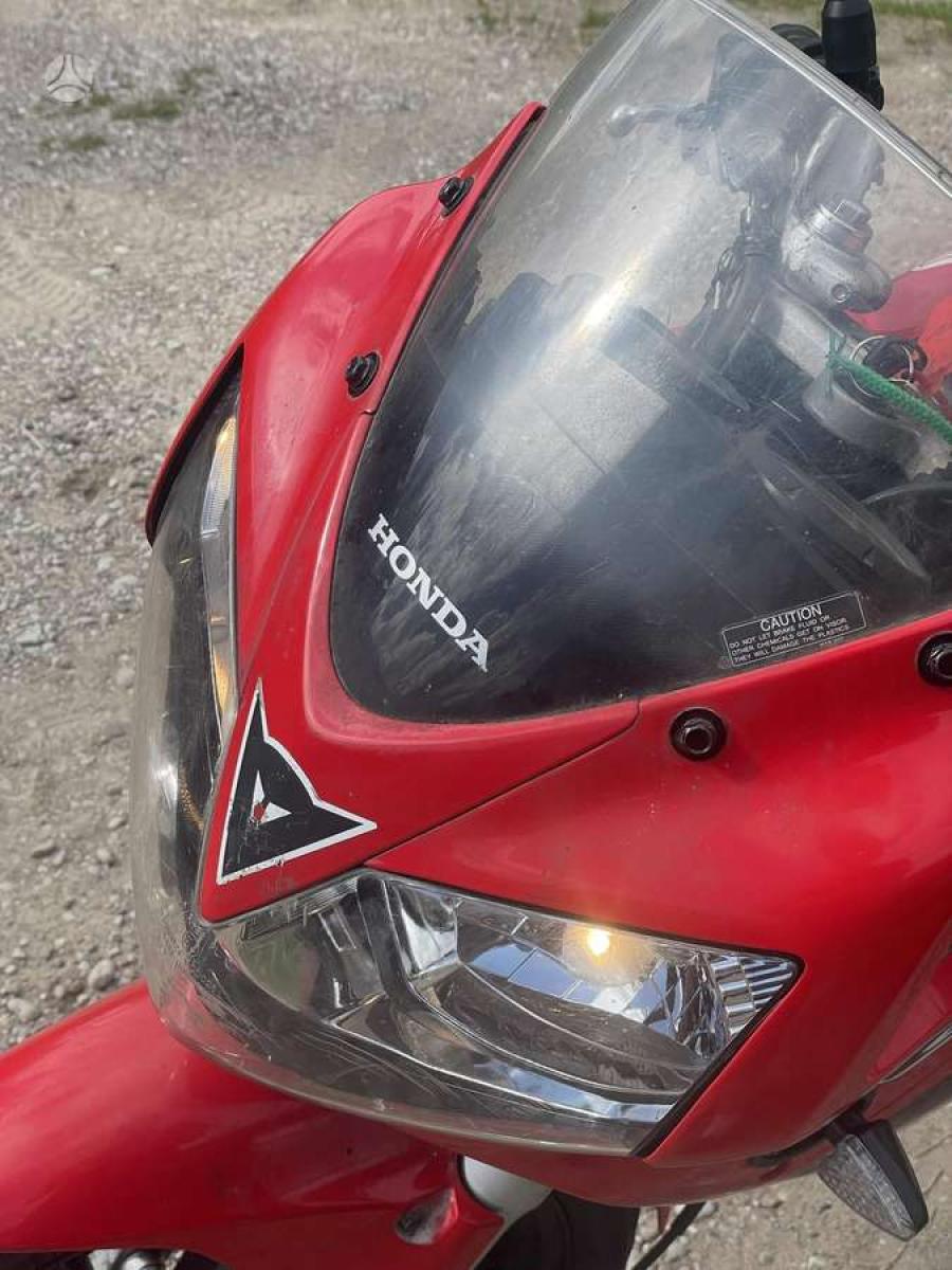 Sarkans Honda Cbr 2004 Šilutė, ar dzinēja tilpumu 0.13 L un nobraukumu 22 tūkst. km par 950 €, foto 7 vietnē AUTOMOTO.COM.LV