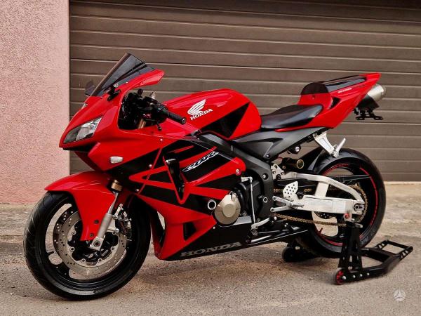 Red Honda Cbr 2004 in Vilnius, with an engine capacity of 0.60 L and mileage of 43 thousand km for 3650 €, photo 4 on AUTOMOTO.COM.LV