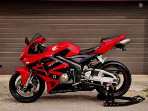 Red Honda Cbr 2004 in Vilnius, with an engine capacity of 0.60 L and mileage of 43 thousand km for 3650 €, photo 5 on AUTOMOTO.COM.LV