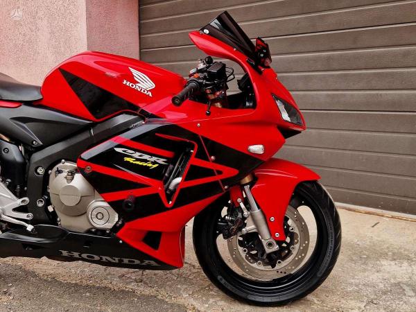Red Honda Cbr 2004 in Vilnius, with an engine capacity of 0.60 L and mileage of 43 thousand km for 3650 €, photo 6 on AUTOMOTO.COM.LV