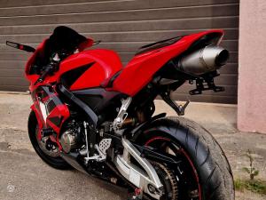 Red Honda Cbr 2004 in Vilnius, with an engine capacity of 0.60 L and mileage of 43 thousand km for 3650 €, photo 7 on AUTOMOTO.COM.LV