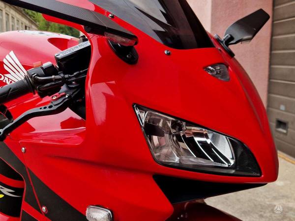 Red Honda Cbr 2004 in Vilnius, with an engine capacity of 0.60 L and mileage of 43 thousand km for 3650 €, photo 8 on AUTOMOTO.COM.LV