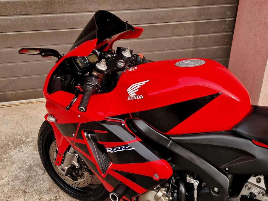 Red Honda Cbr 2004 in Vilnius, with an engine capacity of 0.60 L and mileage of 43 thousand km for 3650 €, photo 11 on AUTOMOTO.COM.LV