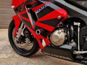 Red Honda Cbr 2004 in Vilnius, with an engine capacity of 0.60 L and mileage of 43 thousand km for 3650 €, photo 14 on AUTOMOTO.COM.LV