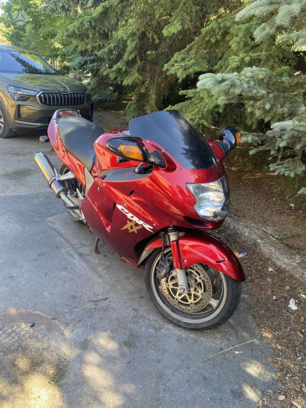 Red Honda Cbr 2005 in Palanga, with an engine capacity of 1.20 L and mileage of 80 thousand km for 2550 €, photo 1 on AUTOMOTO.COM.LV